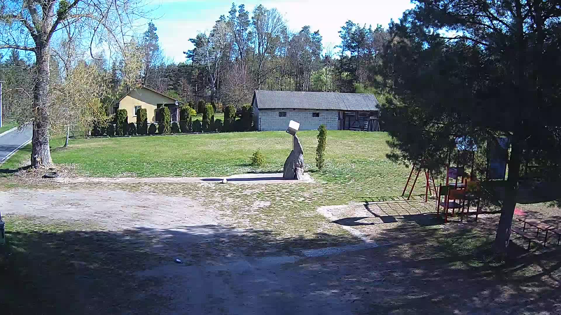 Kamera na żywo na Pomnik Ufo w Emilcinie - śladami UFO